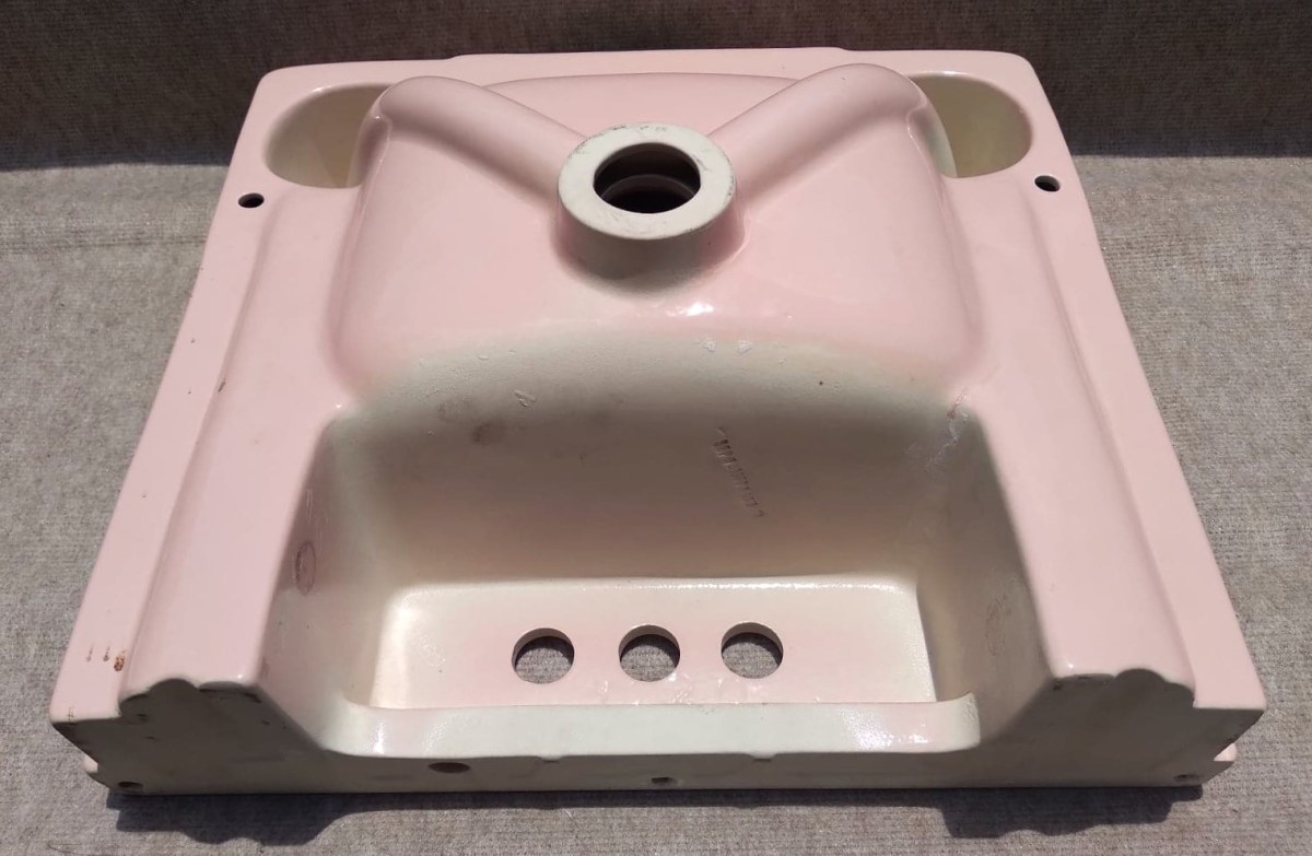 Suncoast Vintage Bathroom Supplies | MCM Bathroom Fixtures, 20th ...