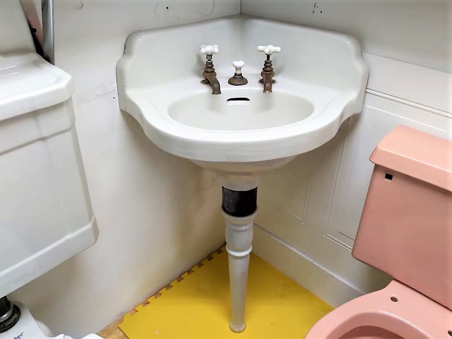Suncoast Vintage Bathroom Supplies | MCM Bathroom Fixtures, 20th ...