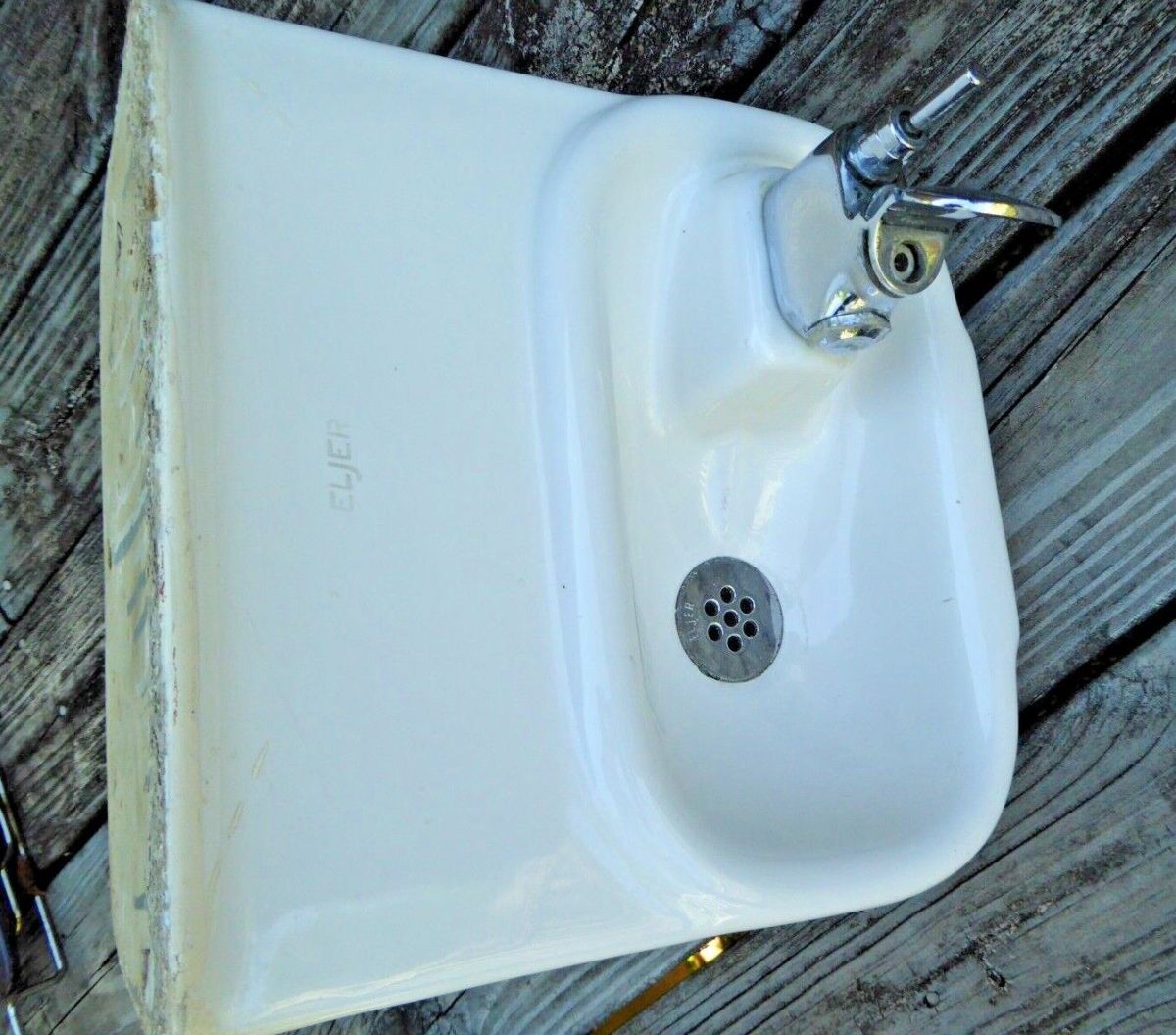 Suncoast Vintage Bathroom Supplies | MCM Bathroom Fixtures, 20th ...