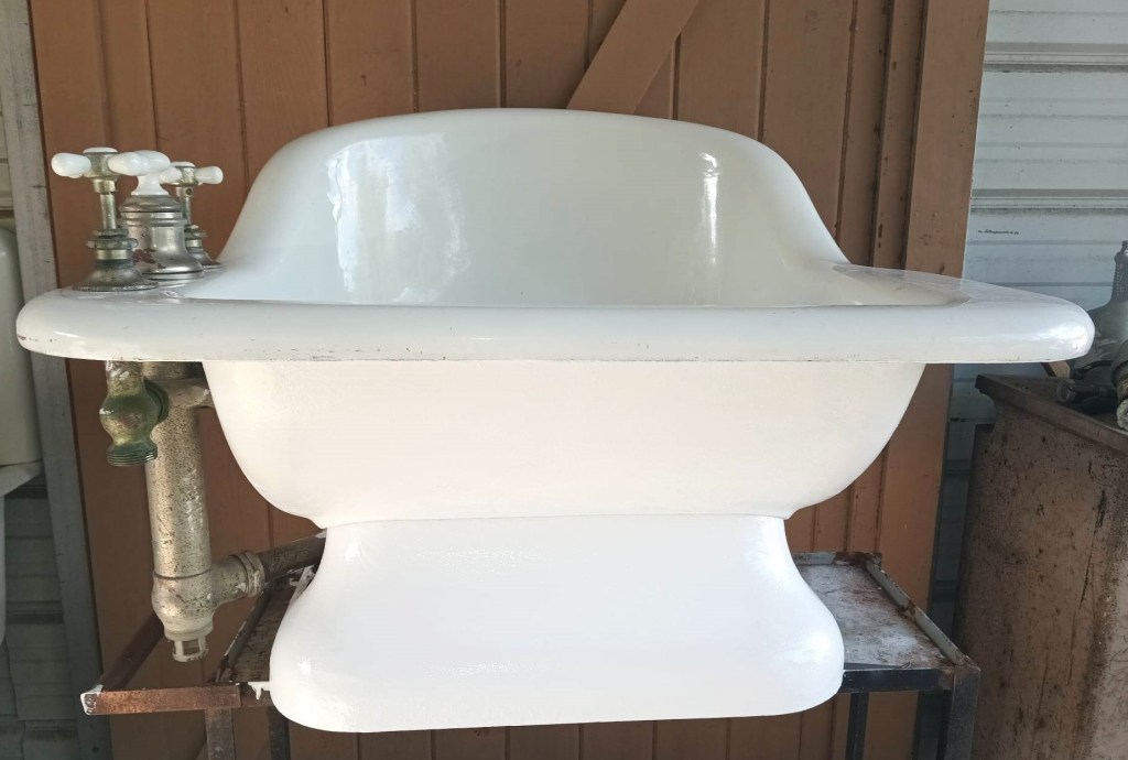 Suncoast Vintage Bathroom Supplies | MCM Bathroom Fixtures, 20th ...