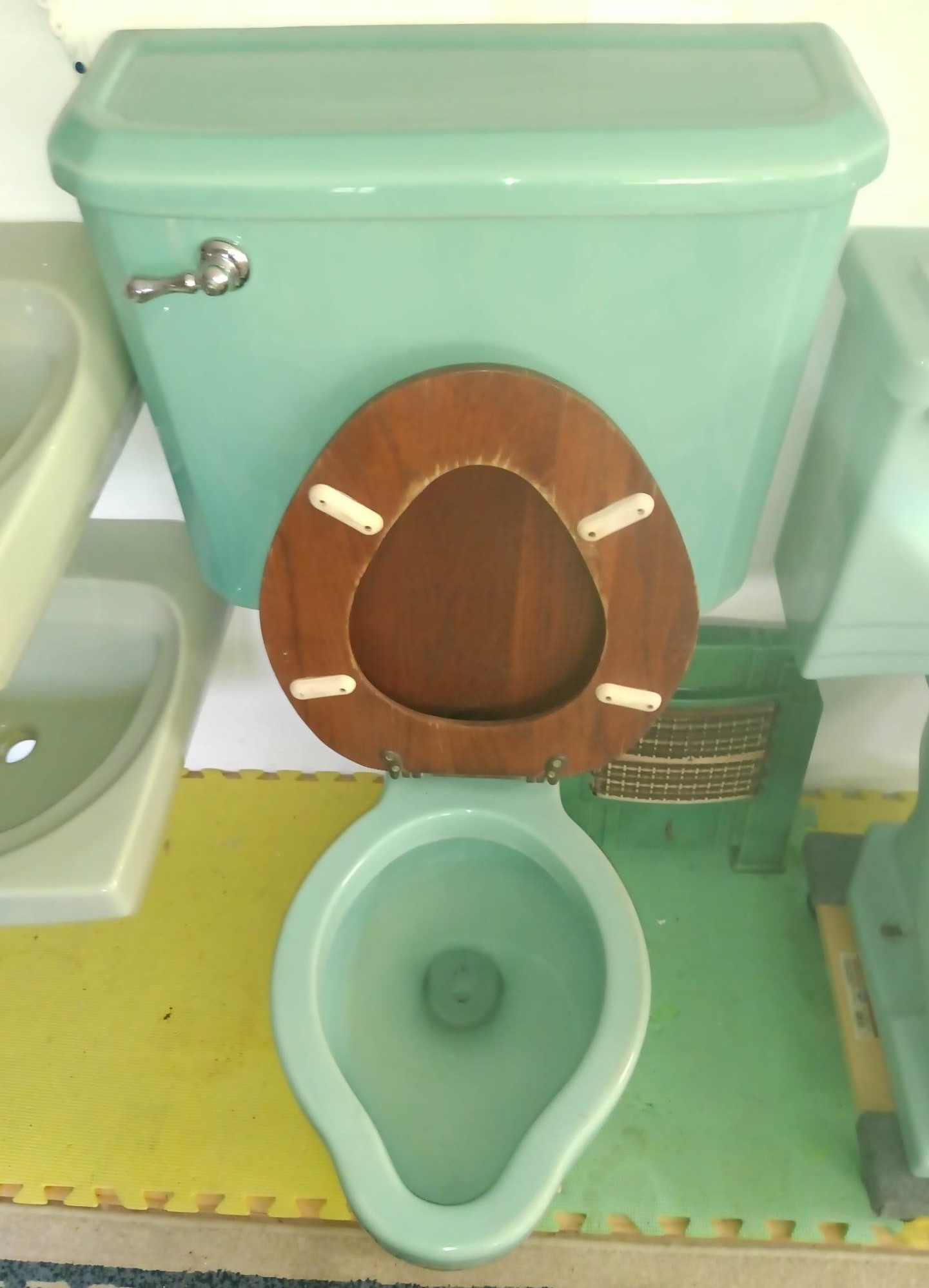 Suncoast Vintage Bathroom Supplies | MCM Bathroom Fixtures, 20th ...