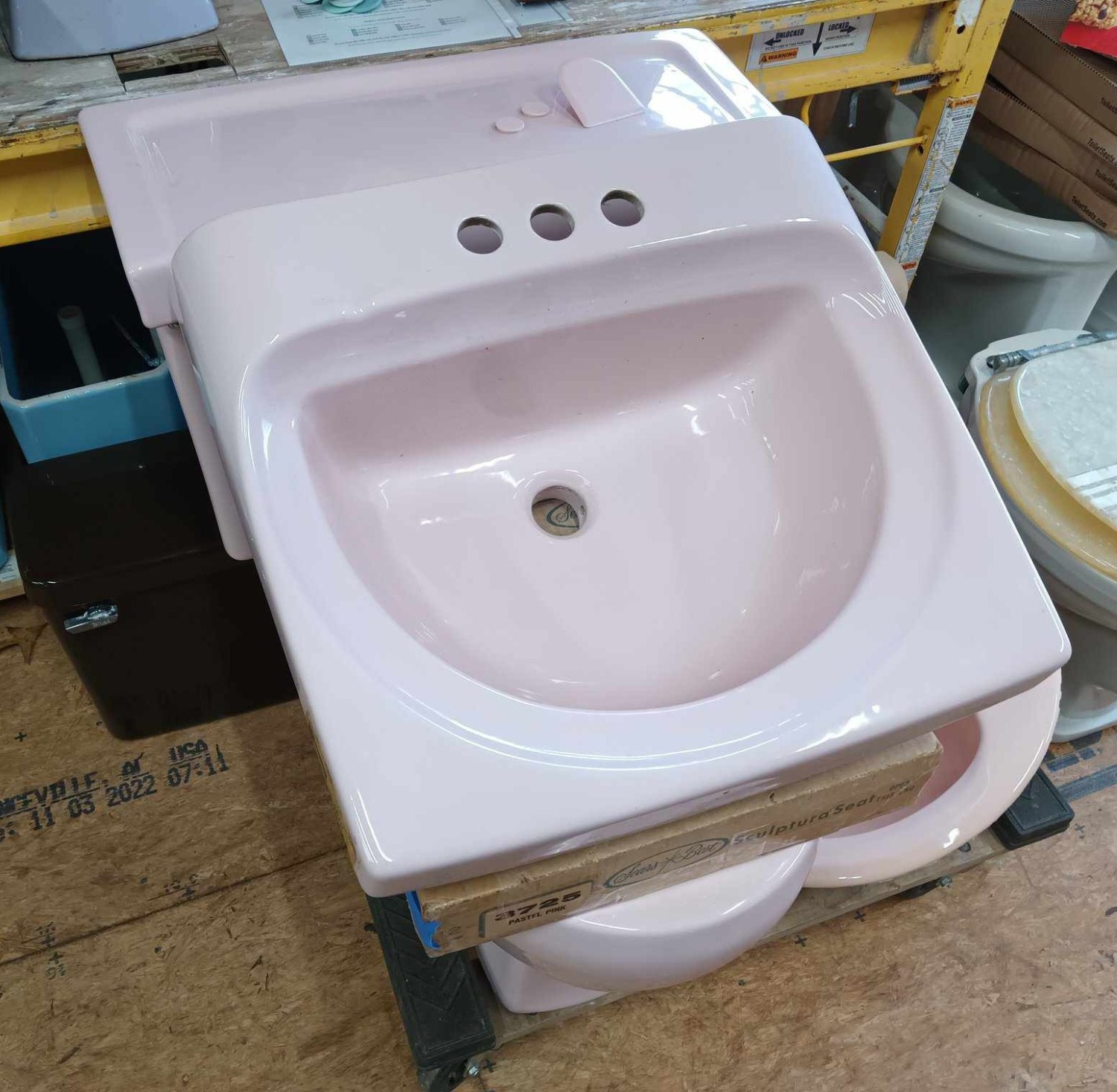 Suncoast Vintage Bathroom Supplies | MCM Bathroom Fixtures, 20th ...